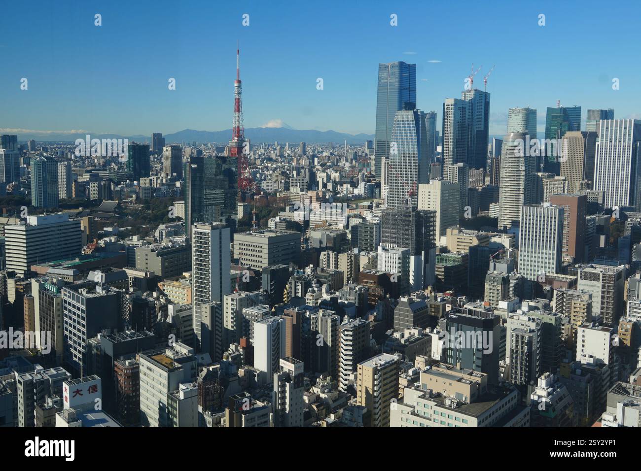 Tokyo skyline, Tokyo Tower and Mount fuji in distance, Tokyo, Japan Stock Photo - Alamy