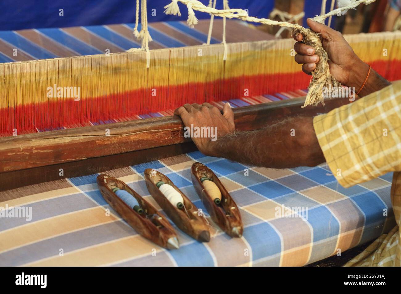 Weaver weaving cloth, bastar, chhattisgarh, india, asia Stock Photo - Alamy