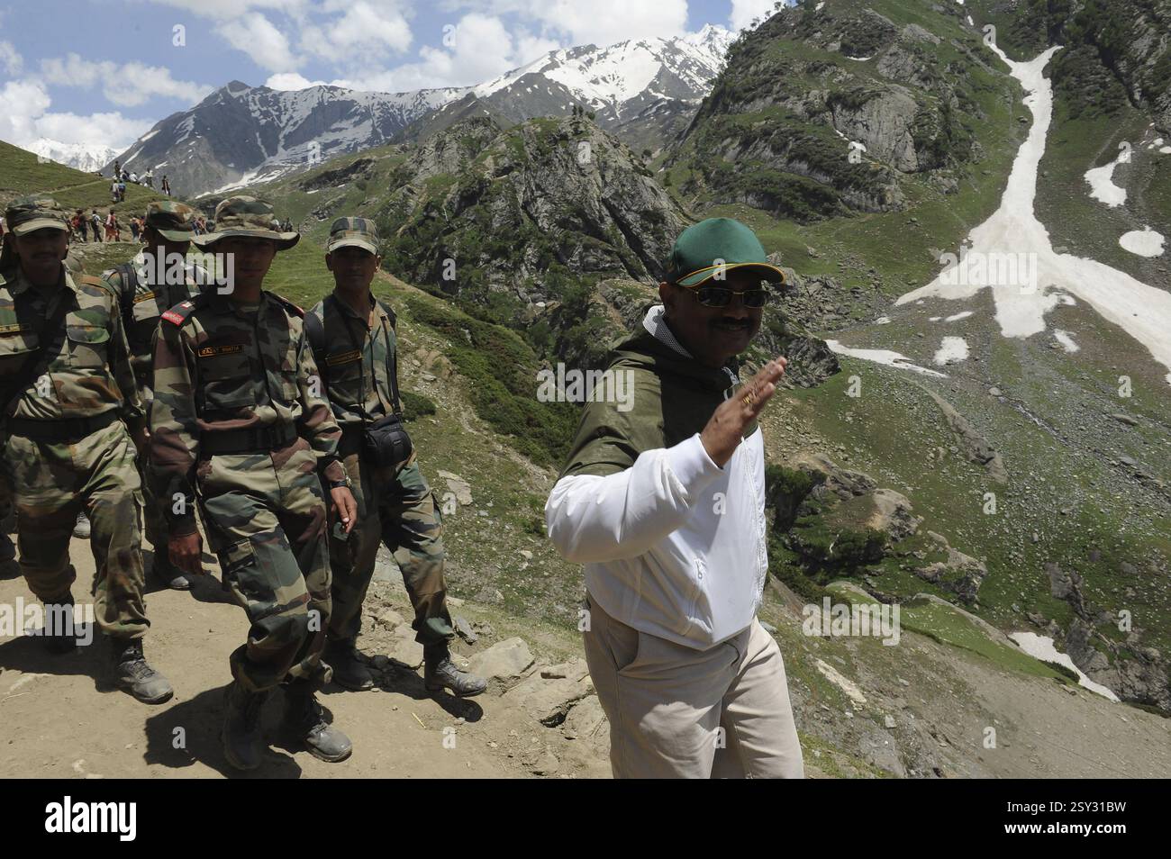 Pilgrim and army, amarnath yatra, jammu Kashmir, india, asia Stock ...