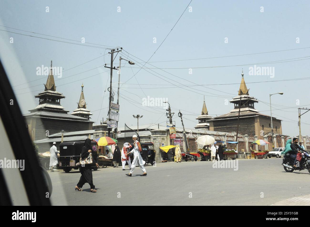 Street scene, Srinagar, jammu Kashmir, india, asia Stock Photo - Alamy