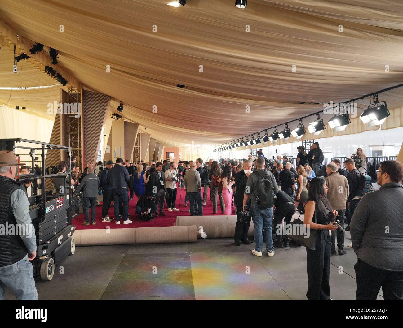 Los Angeles, USA. 26th Feb, 2025. Atmosphere at The 97th Oscars Red ...