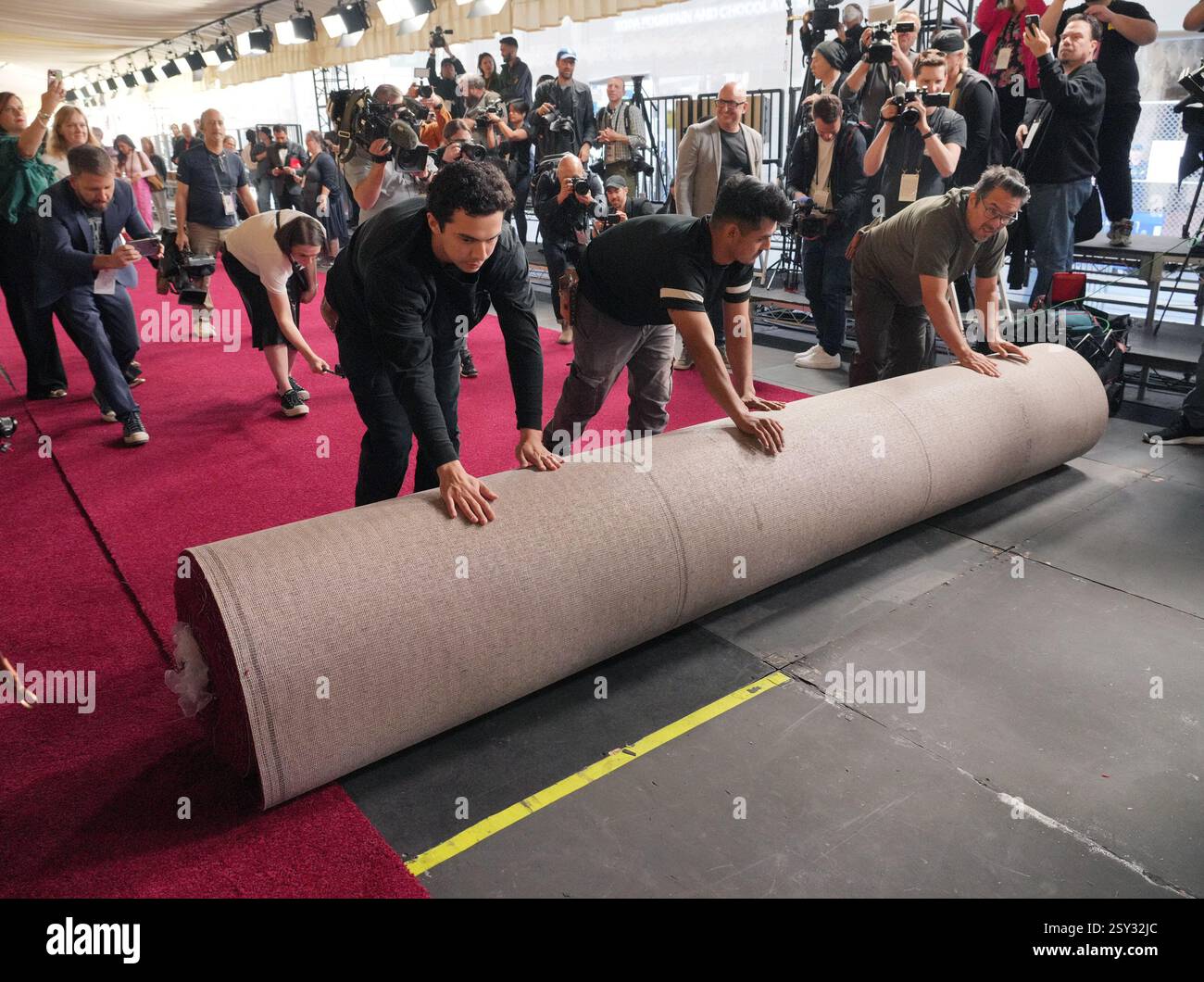 Los Angeles, USA. 26th Feb, 2025. Atmosphere at The 97th Oscars Red ...