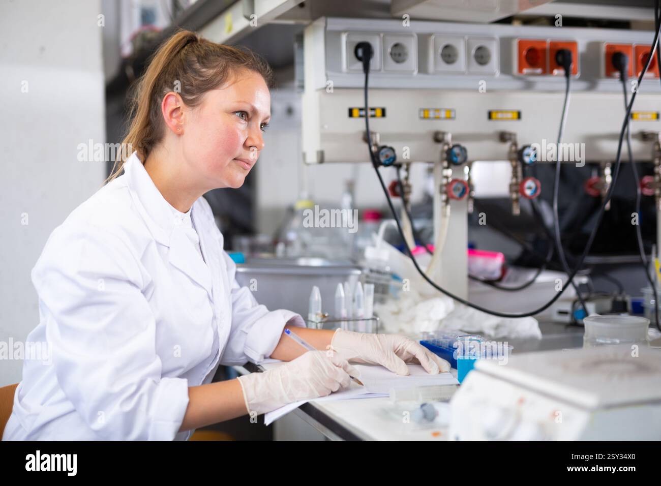 Technical assistant lab hi-res stock photography and images - Alamy