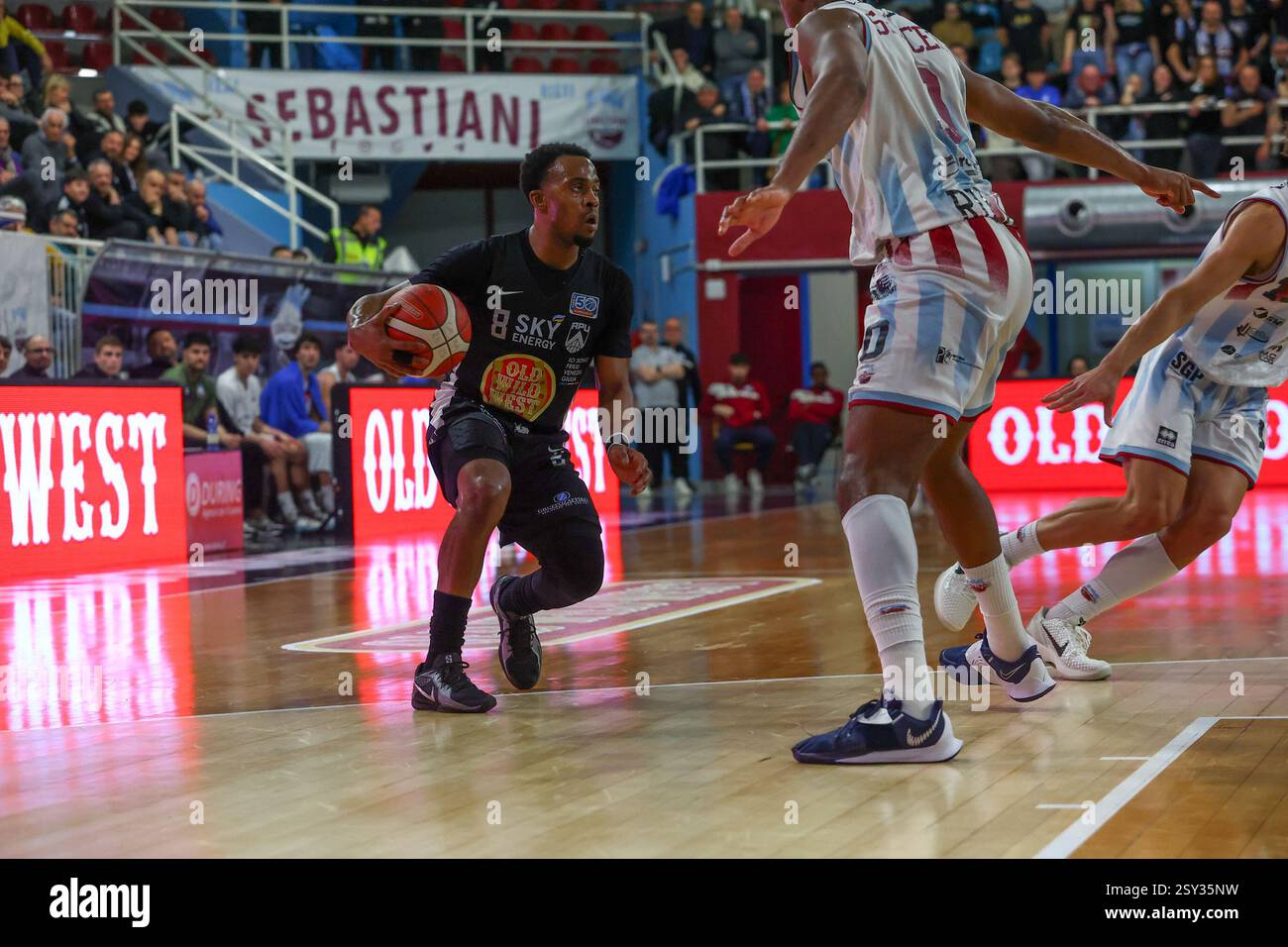 2/26/2025 - Anthony Hickey - Apu Old Wild West Udine during Real ...