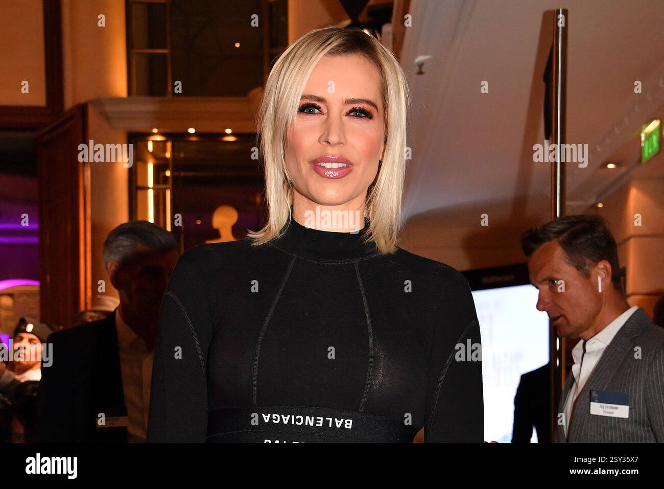 Rdiomoderatorin hi-res stock photography and images - Alamy