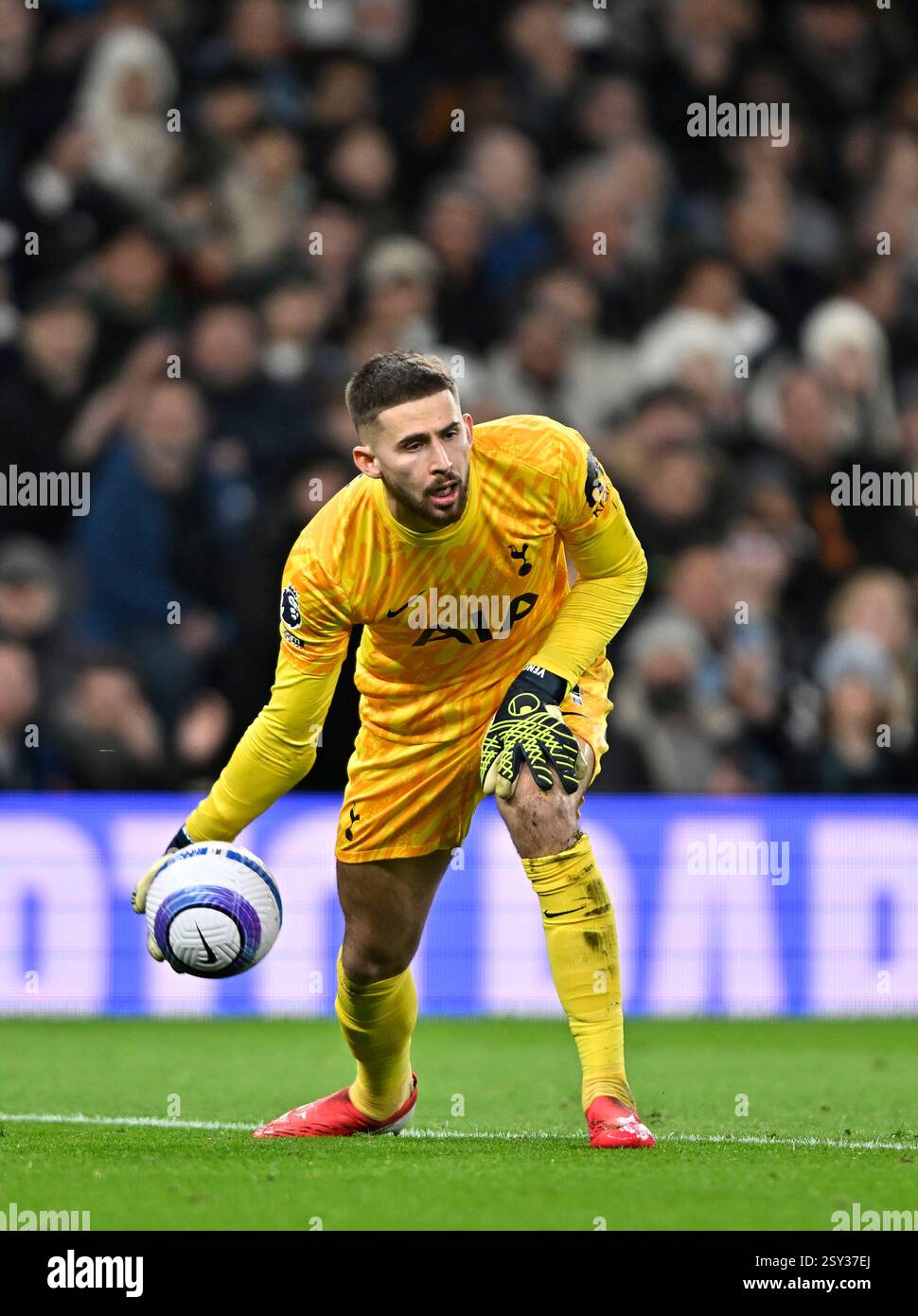 London, UK. 26th Feb, 2025. Guglielmo Vicario (Spurs, goalkeeper ...