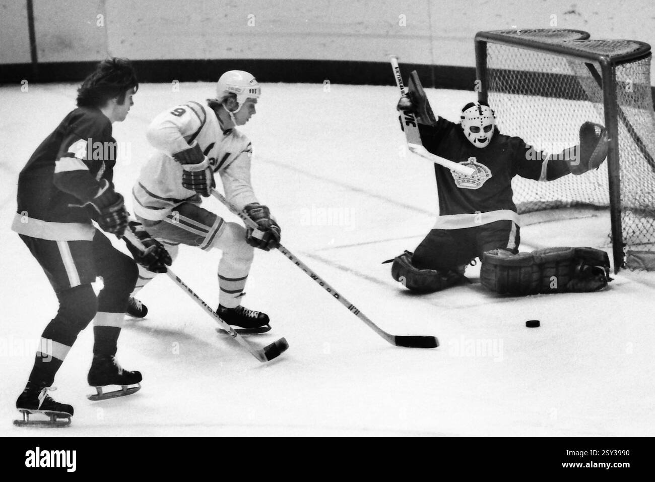 California Golden Seals Larry Patey (9) takes a shot on Los Angeles ...