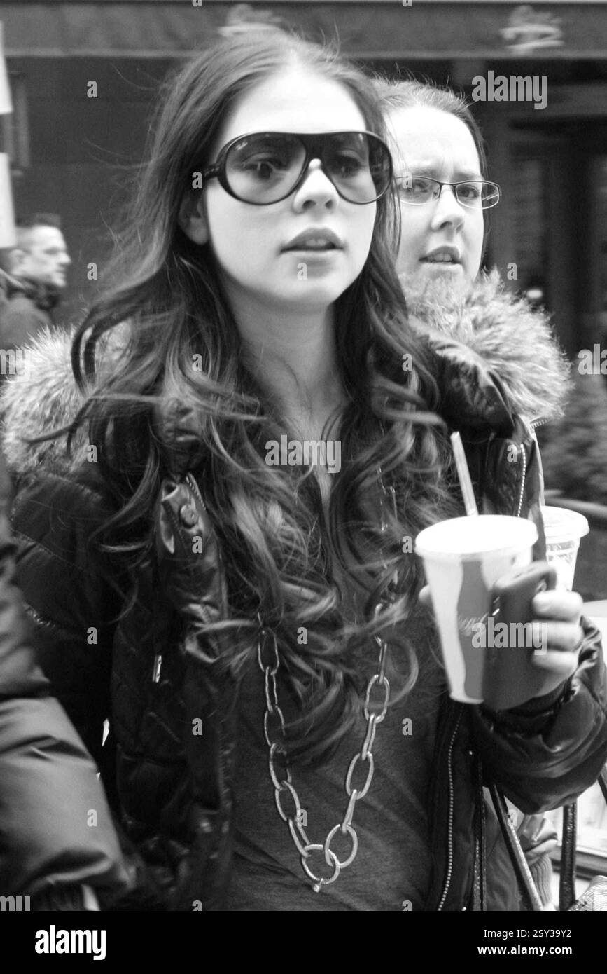 Michelle Trachtenberg filming The CW's "Gossip Girl" outside the ...