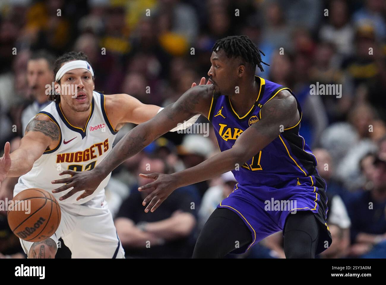 Los Angeles Lakers forward Dorian Finney-Smith (17) and Denver Nuggets ...