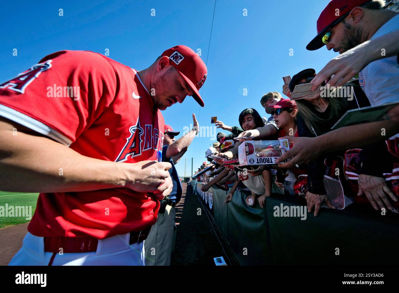Los Angeles Angels' Mike Trout signs autographs prior to a spring ...