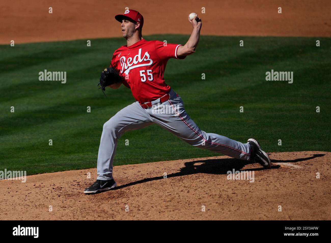 Cincinnati Reds pitcher Taylor Rogers throws against the Los Angeles ...
