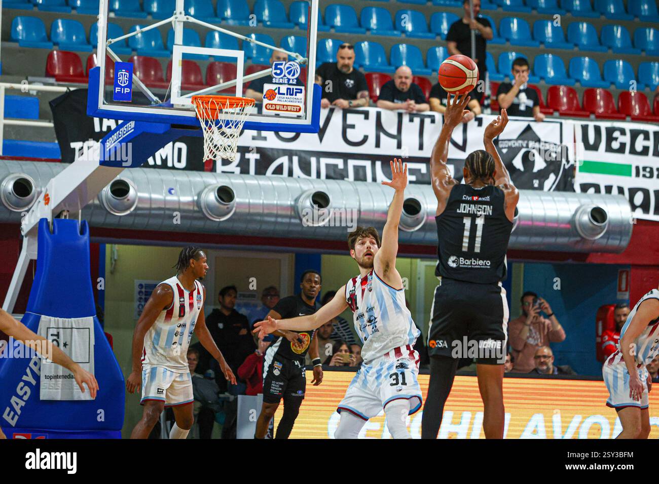 Xavier Johnson - Apu Old Wild West Udine during Real Sebastiani Rieti ...