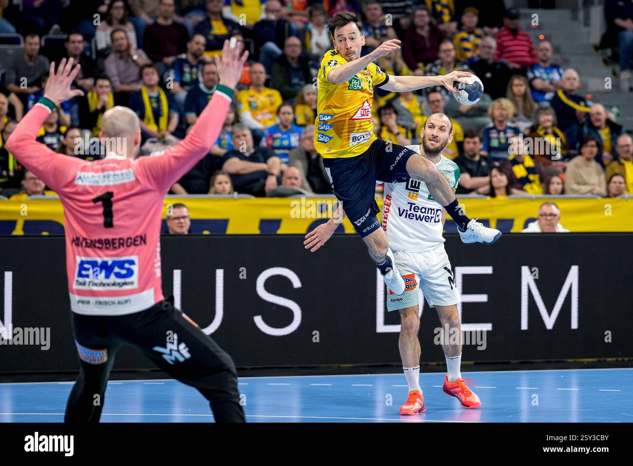 Mannheim, Deutschland. 26th Feb, 2025. v.li.: Bar t Ravensbergen ...