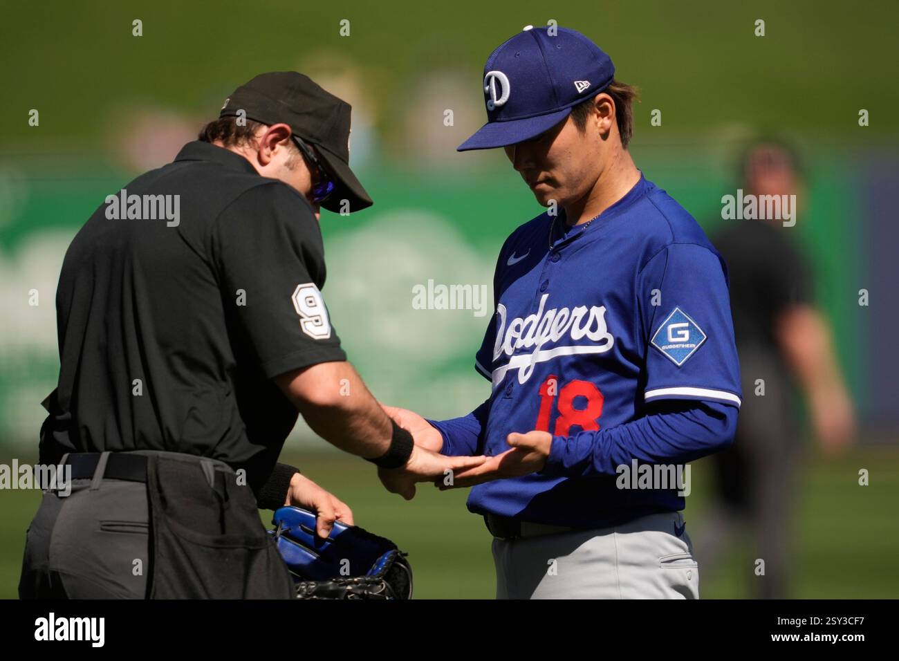 Los Angeles Dodgers starting pitcher Yoshinobu Yamamoto (18) is ...