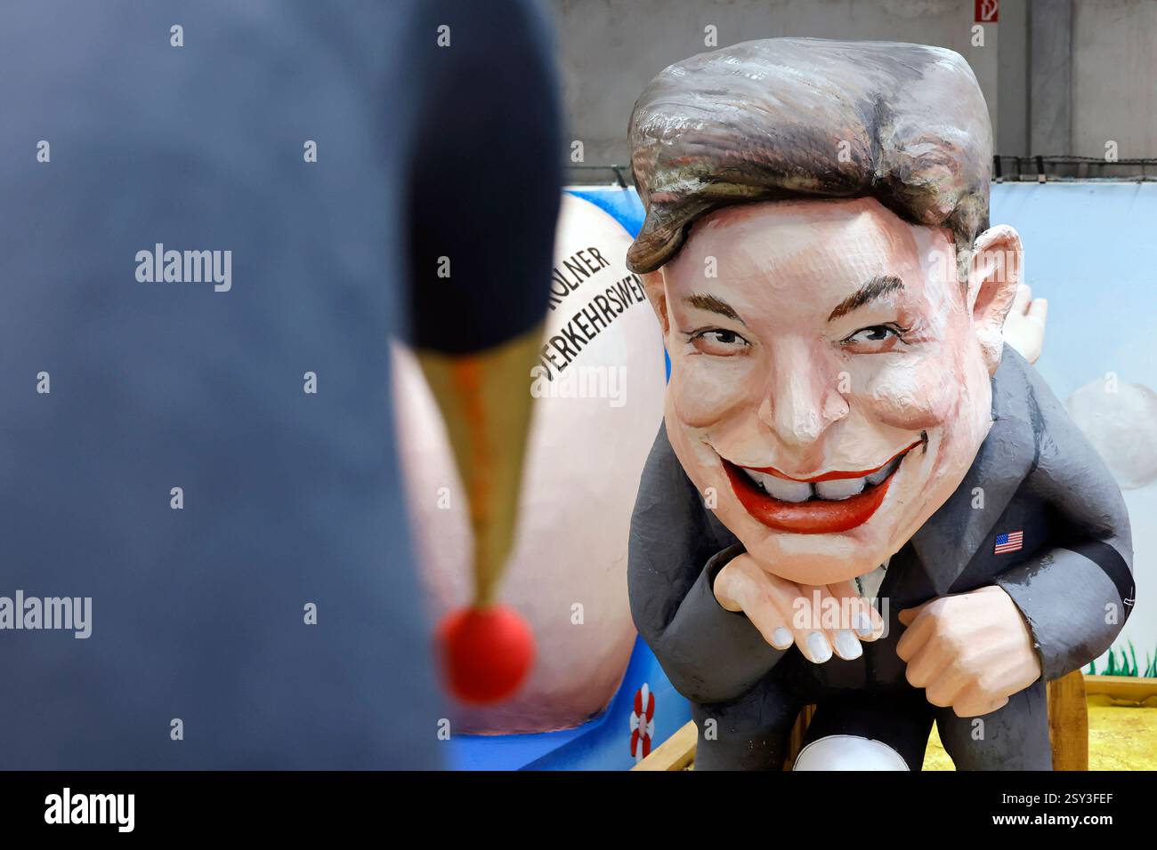 Ein Motivwagen mit dem Thema Elon Musk und AfD zu sehen beim Richtfest ...