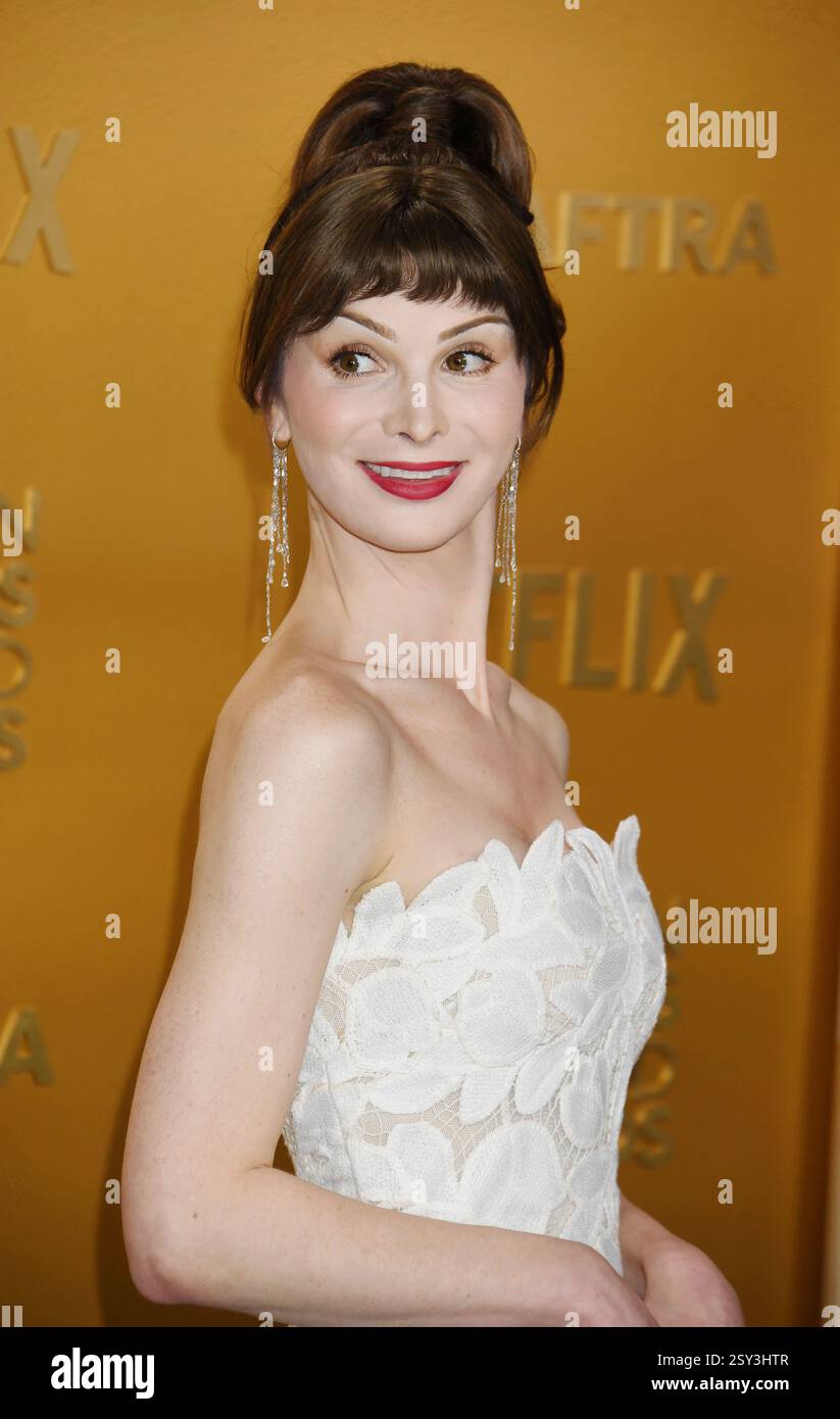 LOS ANGELES, CALIFORNIA - FEBRUARY 23: Dylan Mulvaney attends the 31st ...