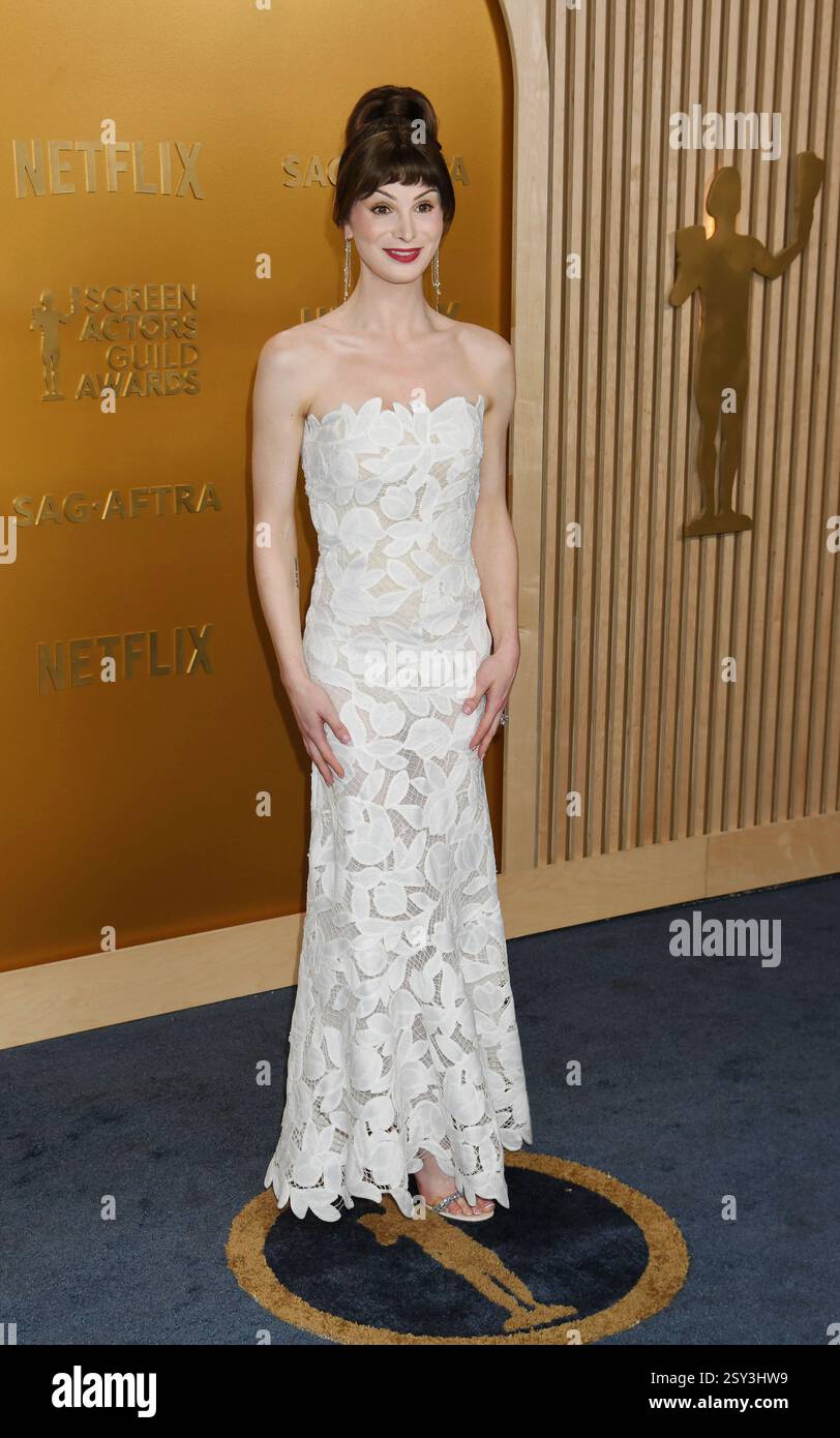 LOS ANGELES, CALIFORNIA - FEBRUARY 23: Dylan Mulvaney attends the 31st ...