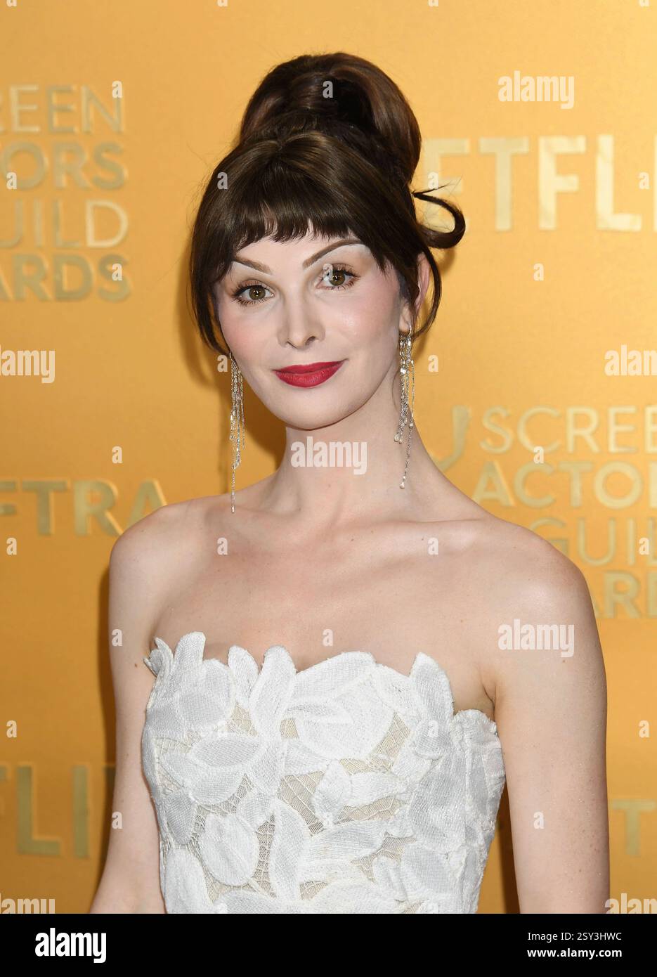 LOS ANGELES, CALIFORNIA - FEBRUARY 23: Dylan Mulvaney attends the 31st ...