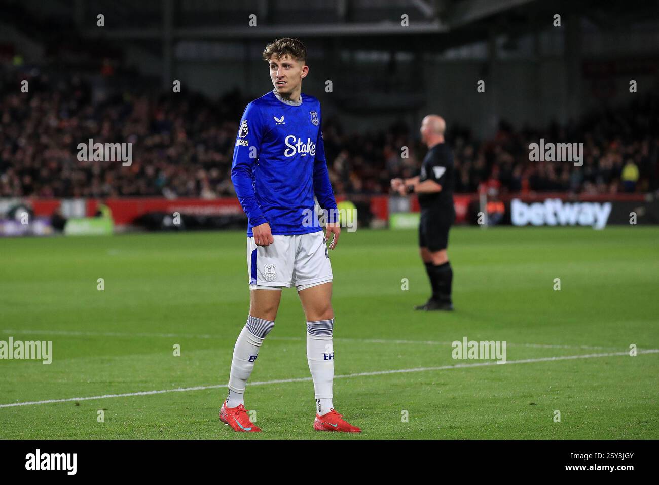 Brentford, UK. 26th Feb, 2025. Midfielder: Jesper Lindstrøm (29) of ...