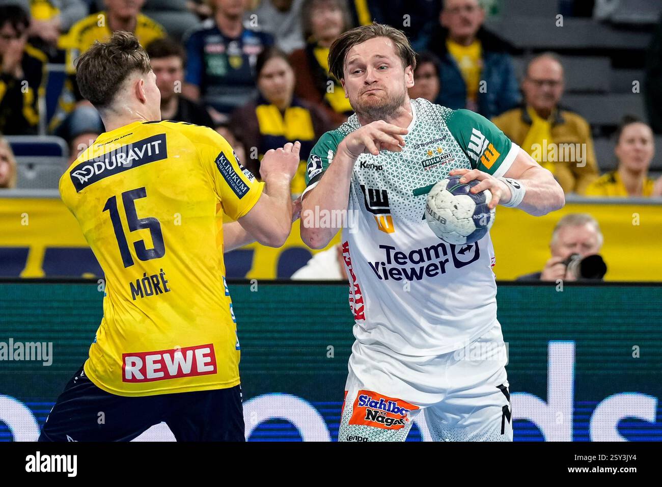 Mannheim, Deutschland. 26th Feb, 2025. v.li.: David More (RNL, 15 ...