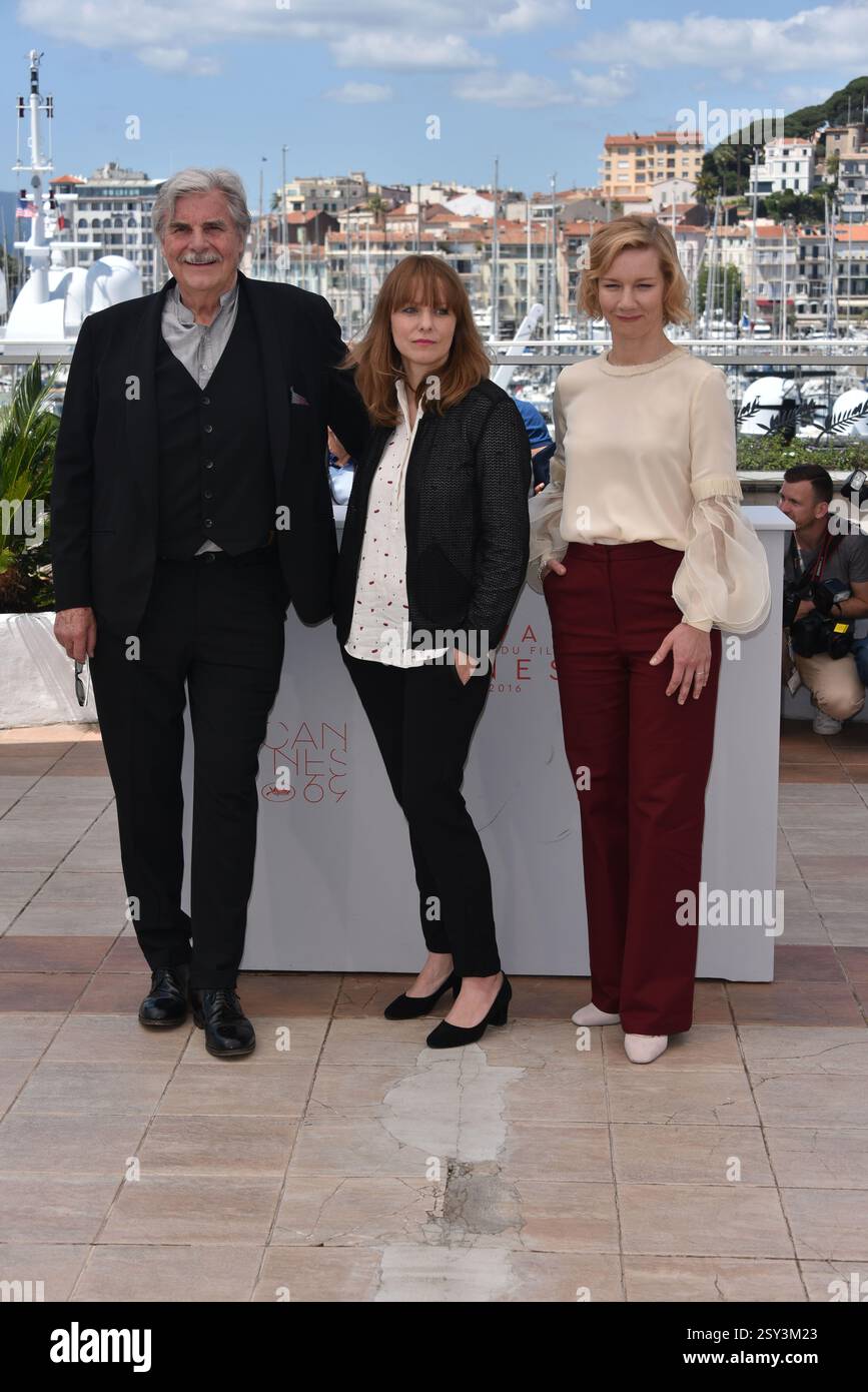 Peter Simonischer, Maren Ade, Sandra Huller at photocall for German ...