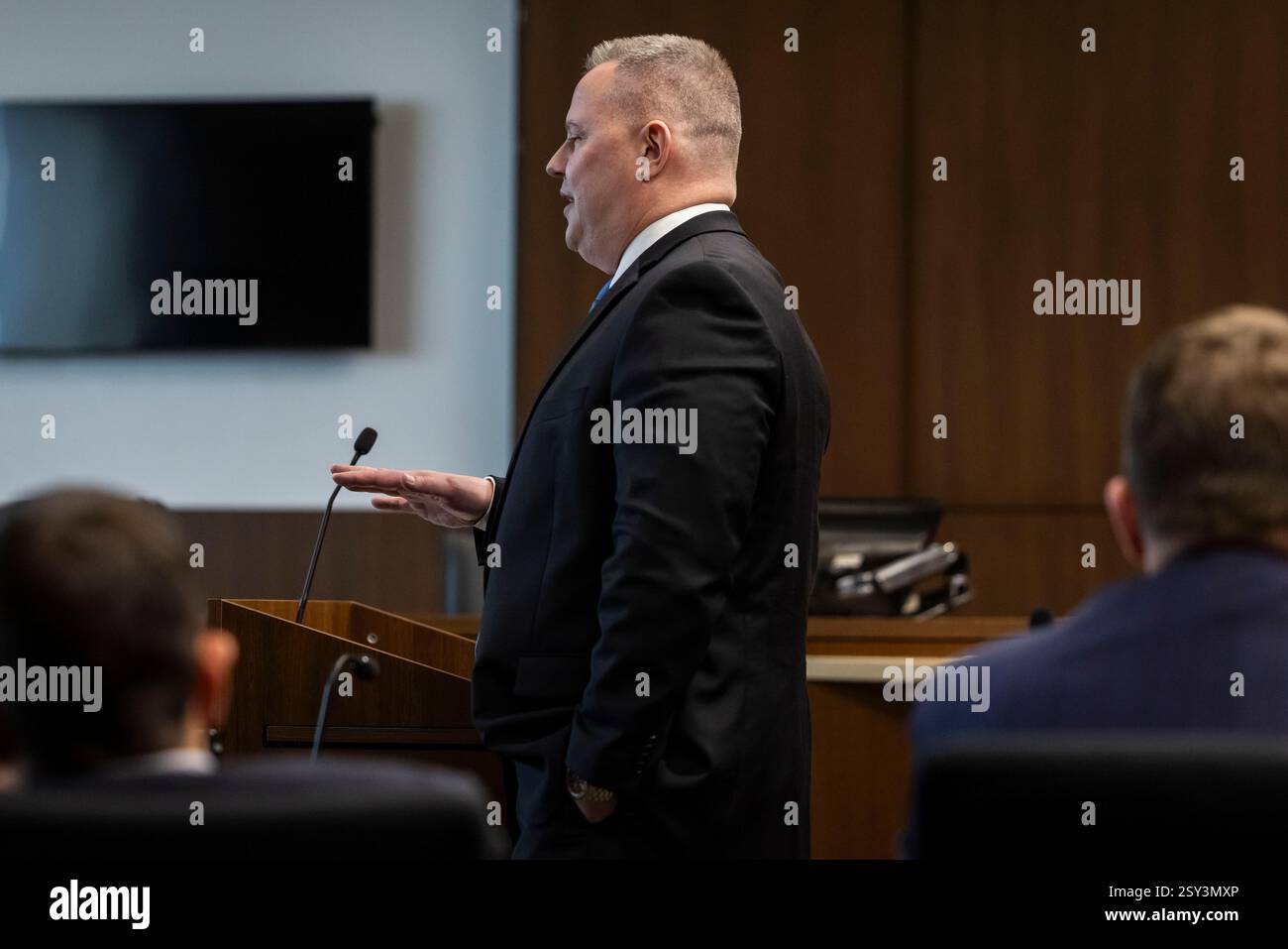 Lake County Assistant State's Attorney Eric Kalata questions a ...