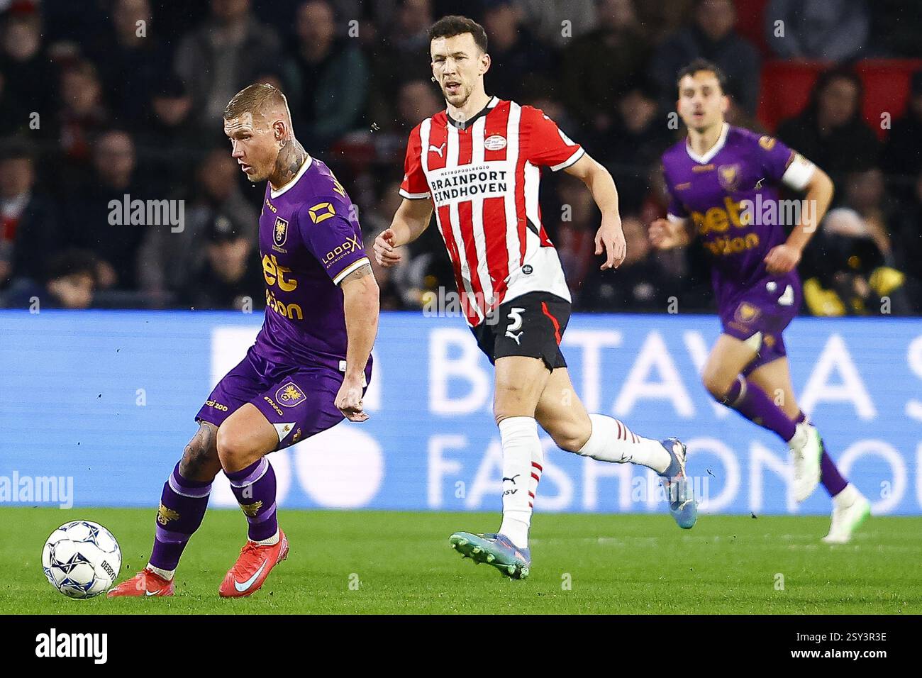 Eindhoven, Netherlands. 26th Feb, 2025. EINDHOVEN, Philips Stadium, 26 ...