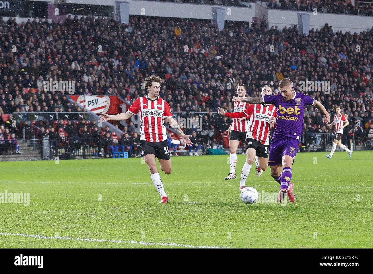 Eindhoven, Netherlands. 26th Feb, 2025. EINDHOVEN, Philips Stadium, 26 ...