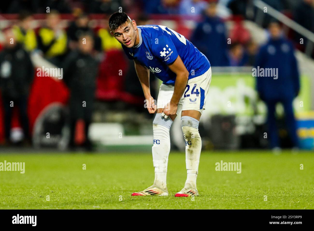 London, UK. 26th Feb, 2025. Carlos Alcaraz of Everton pulls up his ...