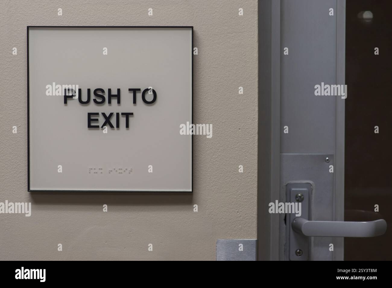 Push to Exit sign next to a door Stock Photo - Alamy