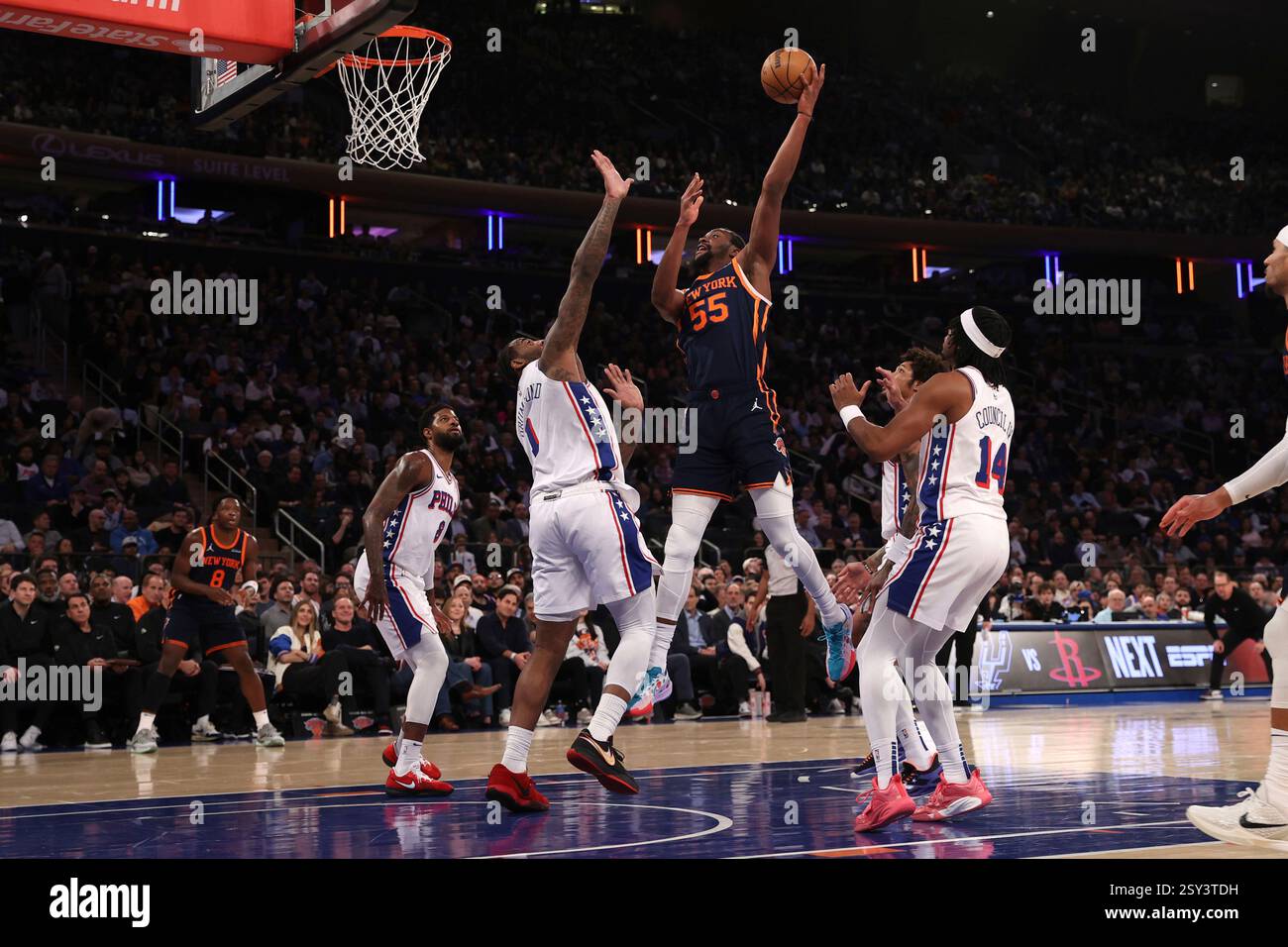 New York Knicks' Ariel Hukporti, center, shoots the ball during the ...