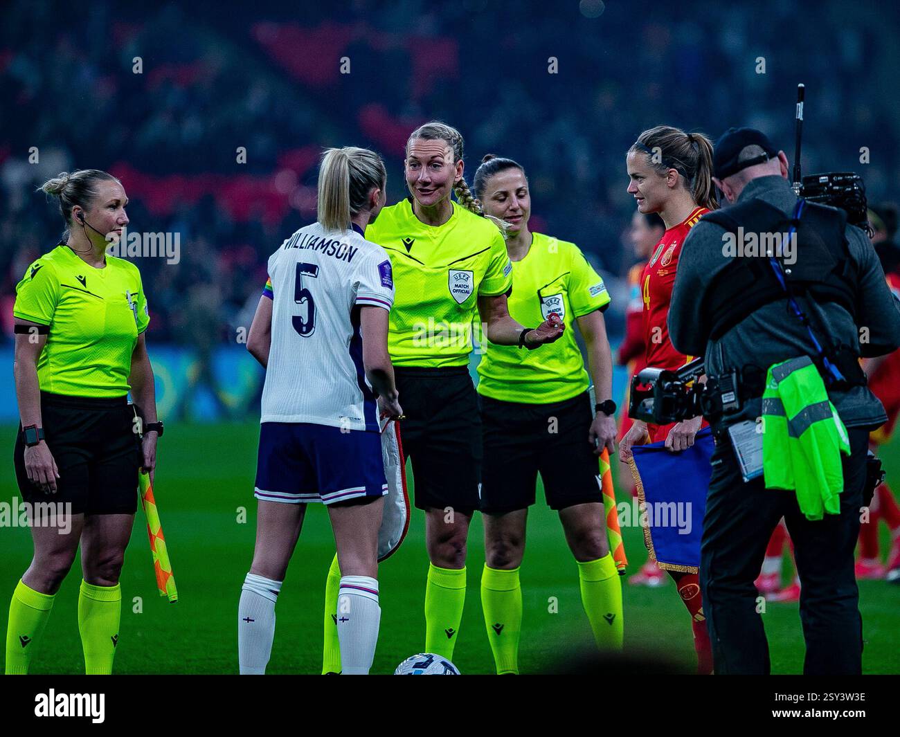 Wembley Stadium, UK. 26th Feb, 2025. Leah Williamson (5 England) during ...