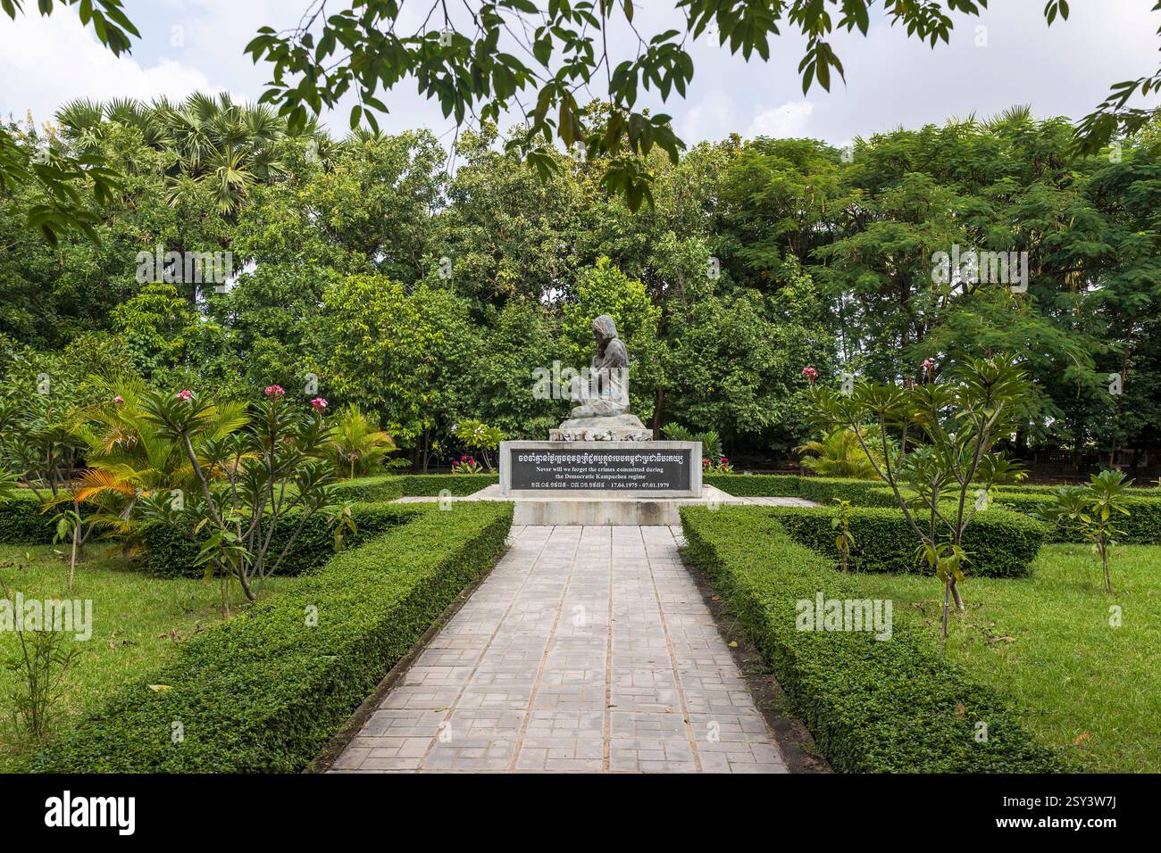 Memorial statue at Choeung Ek Genocide Center, Phnom Penh, Cambodia ...