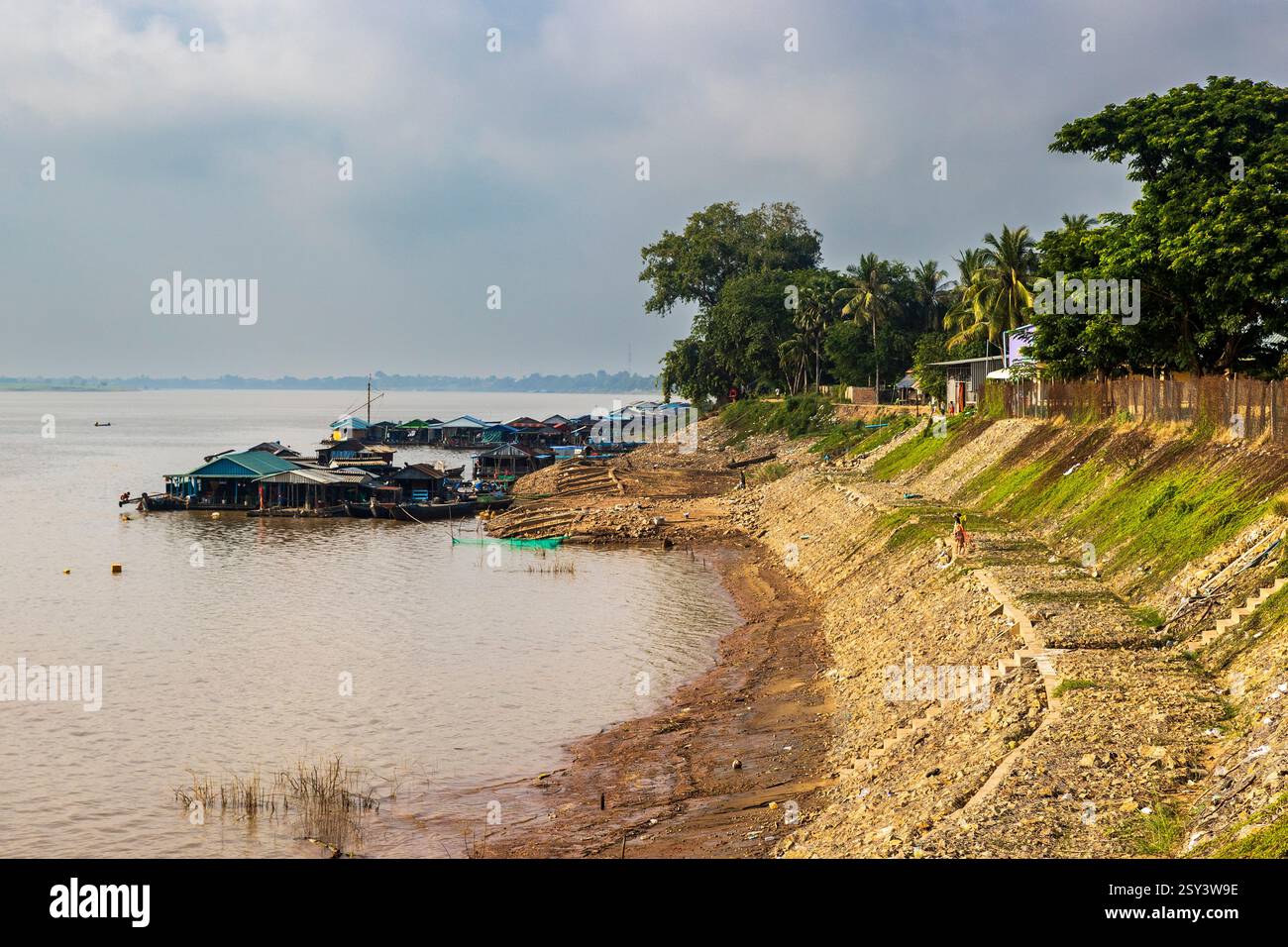 Floating village on Mekong River near Opopel Village, Cambodia ...