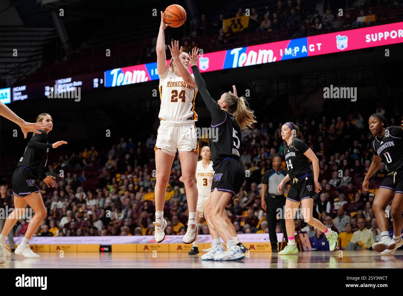 Minnesota forward Mallory Heyer (24) shoots over Washington guard ...