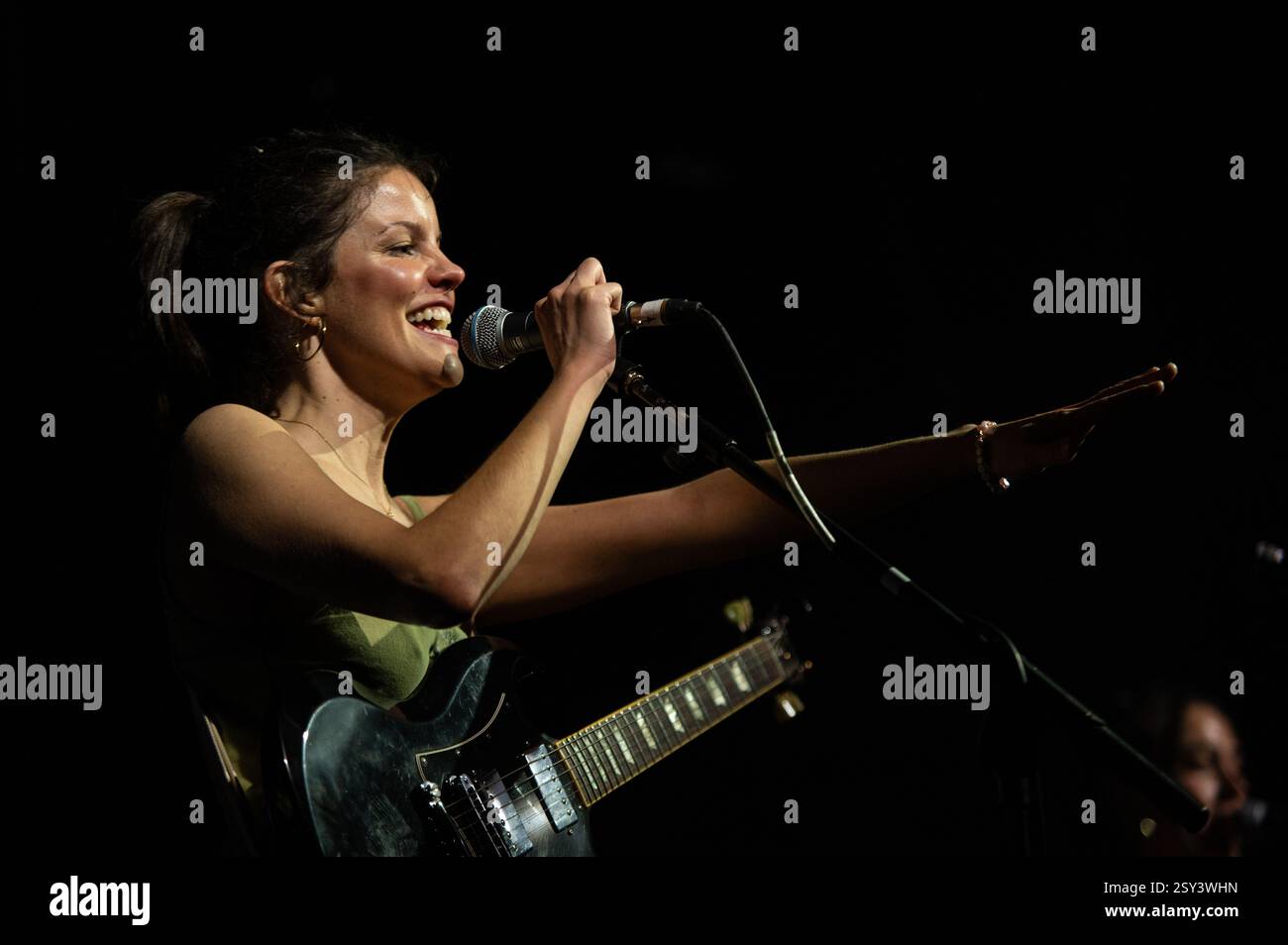 London, United Kingdom. 26th February 2025.Hinds perform at the ...