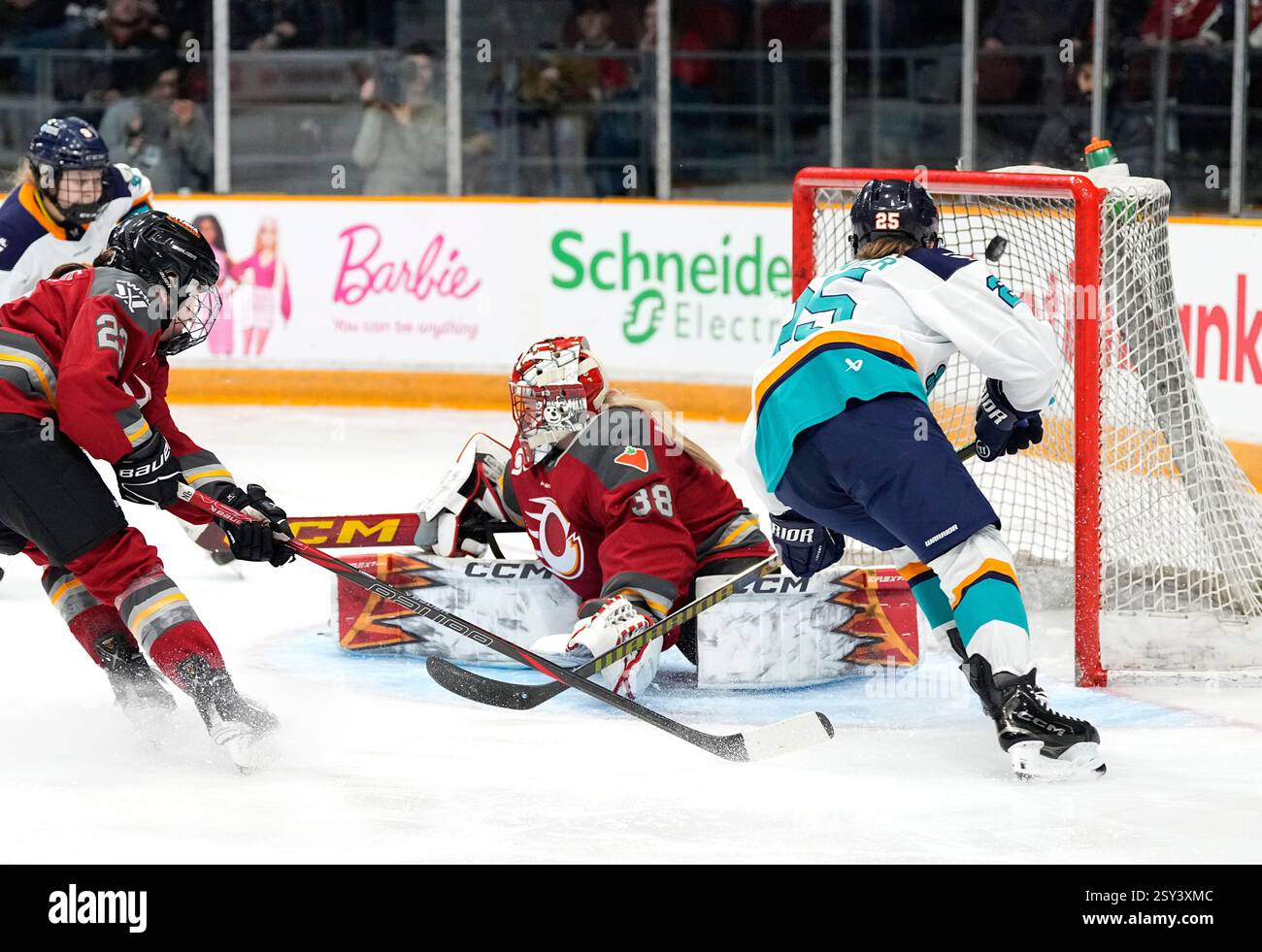 New York Sirens' Alex Carpenter (25) scores on Ottawa Charge goaltender ...