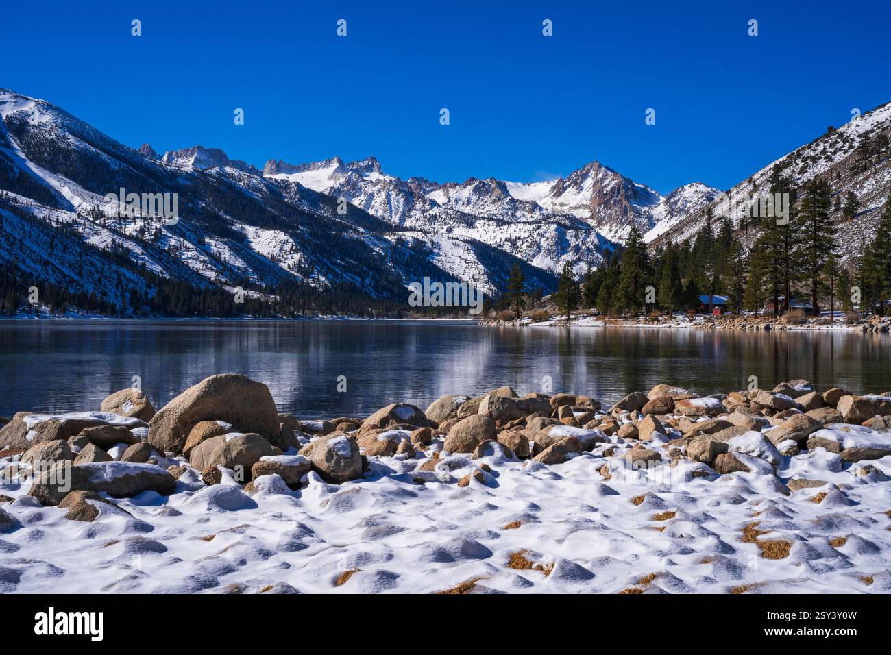 Matterhorn Peak and Sawtooth Ridge above Twin Lakes in winter, Hoover ...