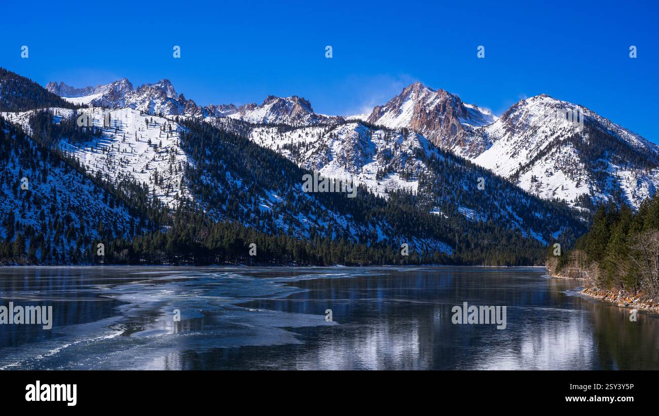 Matterhorn Peak and Sawtooth Ridge above Twin Lakes in winter, Hoover ...