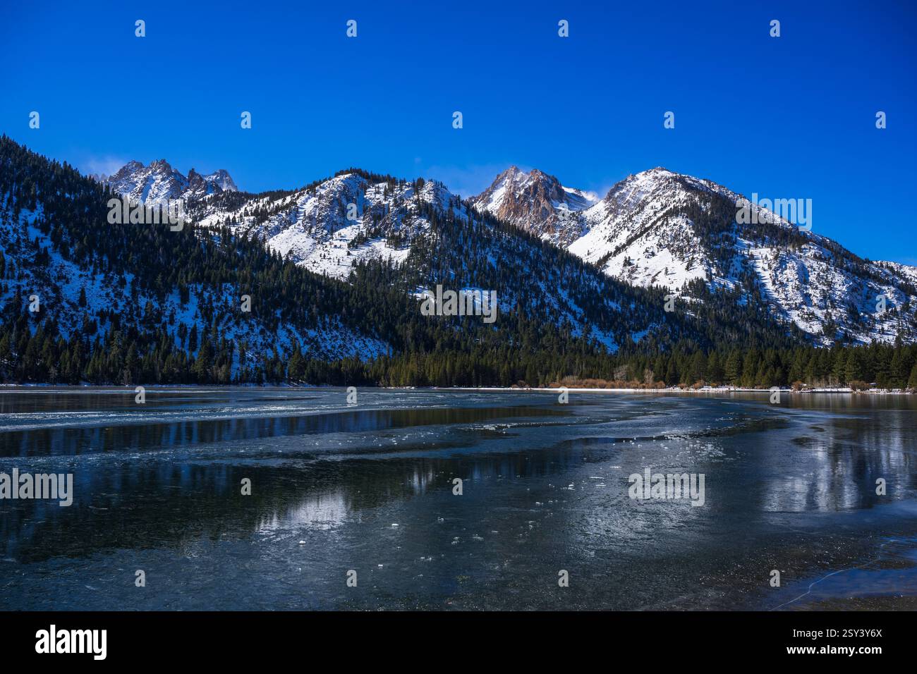 Matterhorn Peak and Sawtooth Ridge above Twin Lakes in winter, Hoover ...