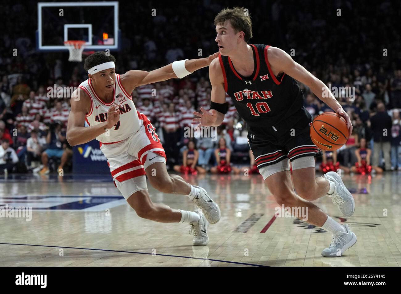 Utah forward Jake Wahlin (10) drives past Arizona forward Carter Bryant ...
