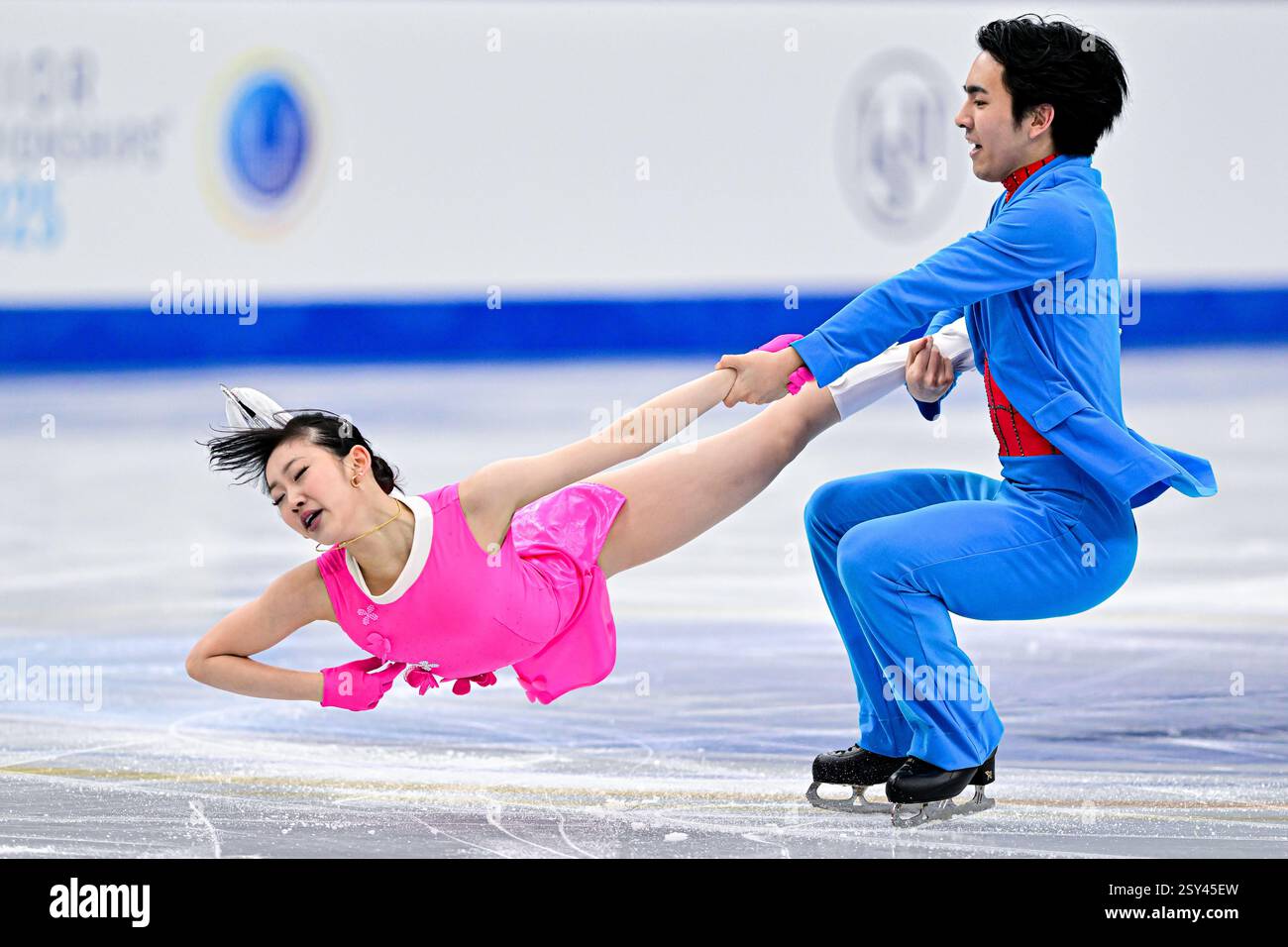 Sara KISHIMOTO & Atsuhiko TAMURA (JPN), during Junior Ice Dance Rhythm ...