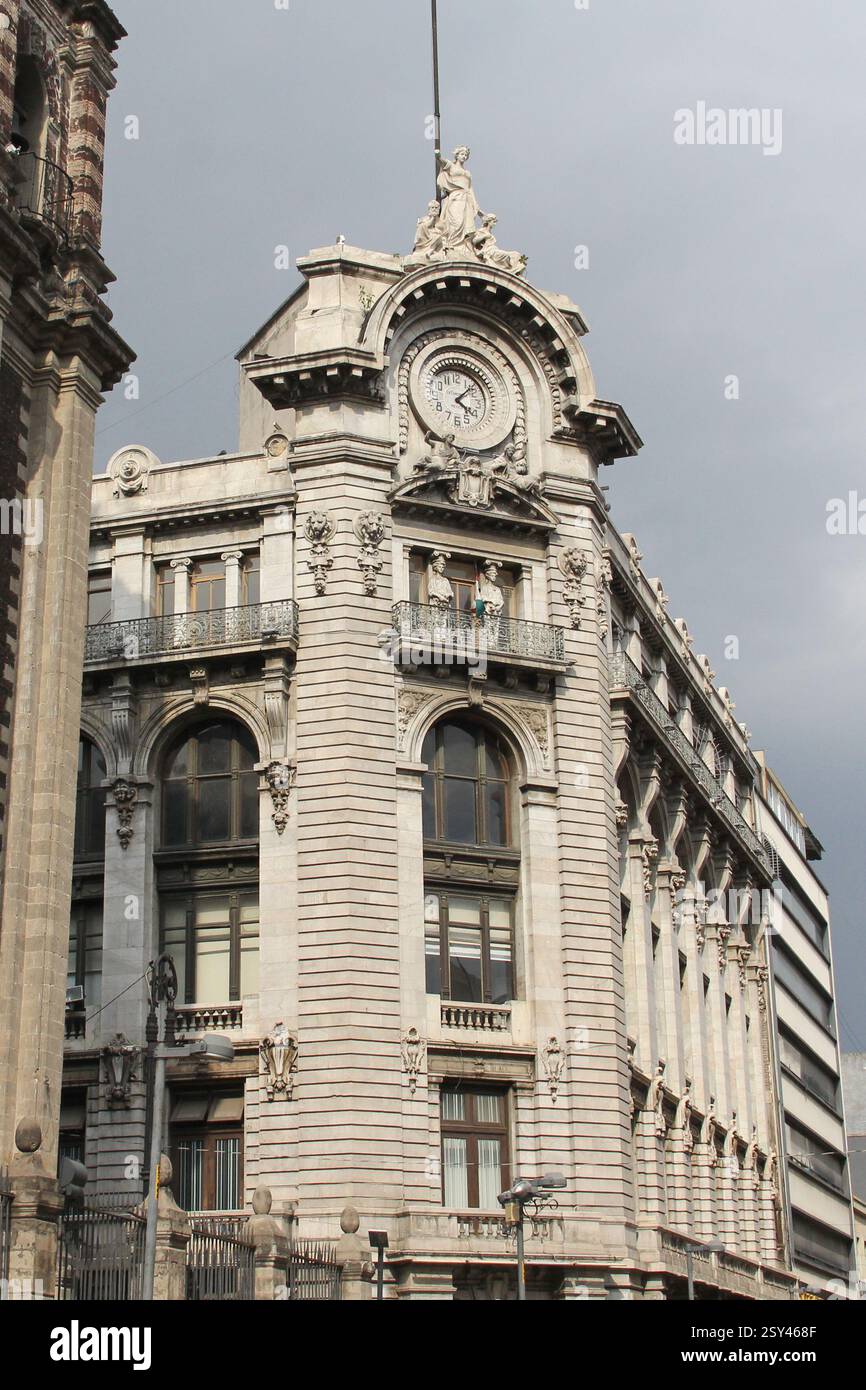 The La Mexicana building on the Madero walkway, icon of the historic ...