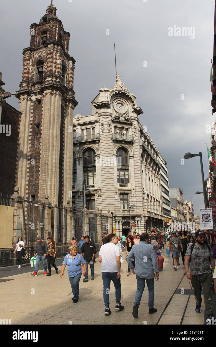 The La Mexicana building on the Madero walkway, icon of the historic ...