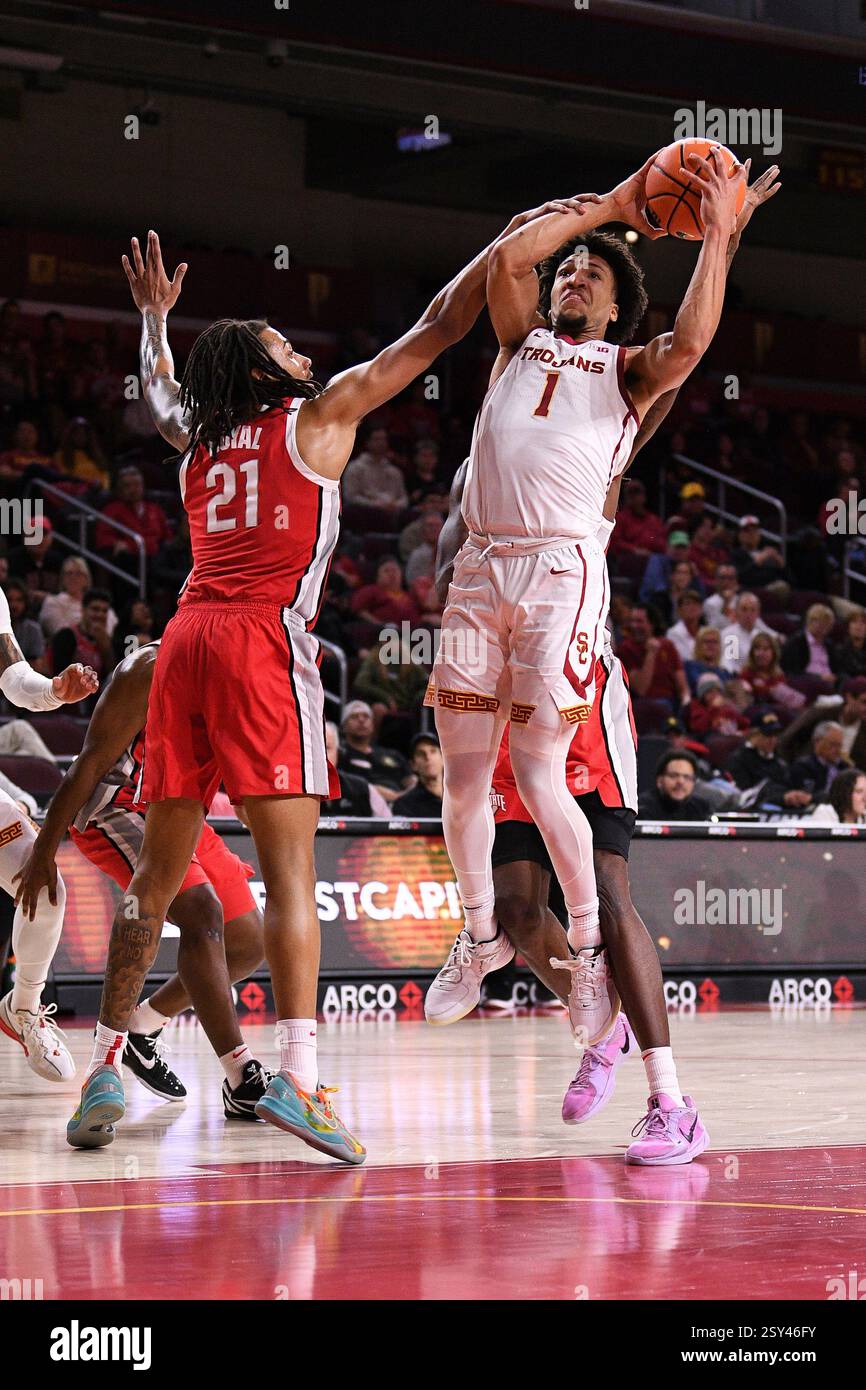 LOS ANGELES, CA - FEBRUARY 26: Ohio State Buckeyes forward Devin Royal ...