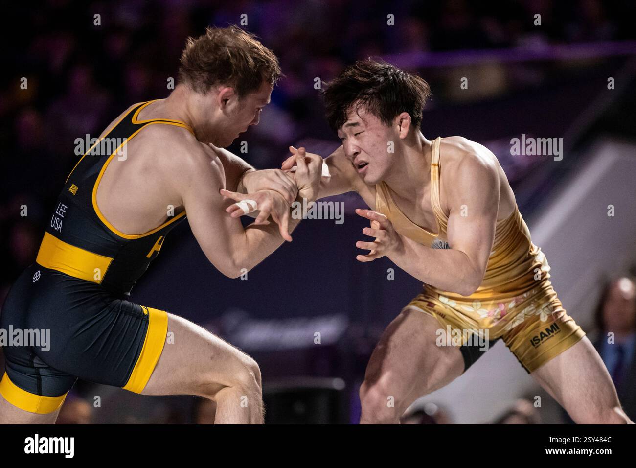 Japan's Masanosuke Ono, right, wrestles the United States' Spencer Lee ...