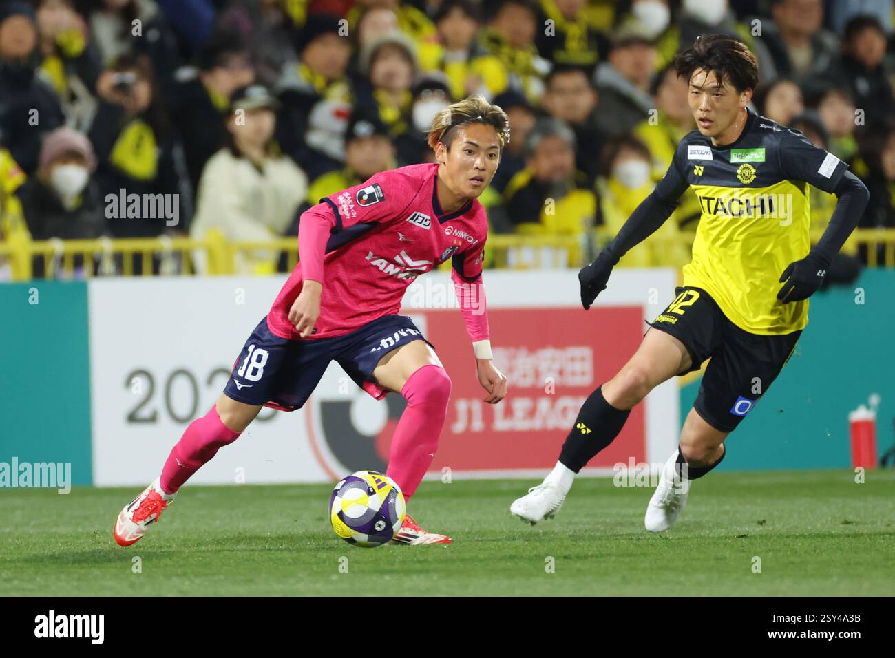 Chiba, Japan. 26th Feb, 2025. (L-R) Sota Kitano (Cerezo), Wataru Harada (Reysol) Football/Soccer ...