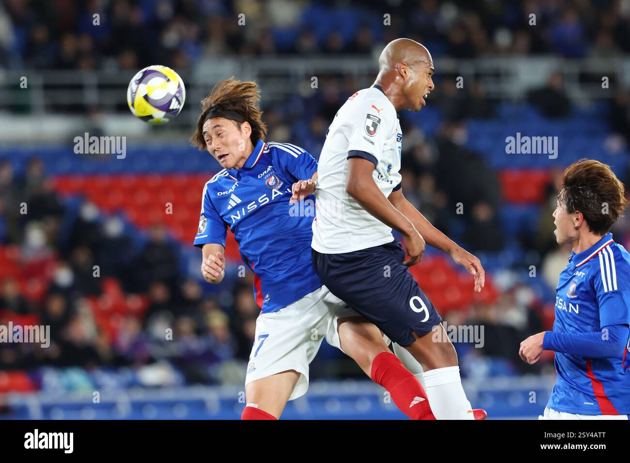 (L-R) Ken Matsubara (F.Marinos), Solomon Sakuragawa (Yokohama FC), FEBRUARY 26, 2025 - Football ...