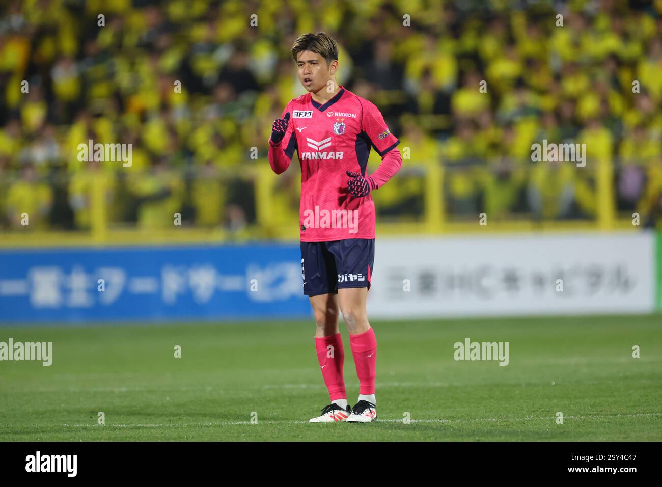 Chiba, Japan. 26th Feb, 2025. Ryosuke Shindo (Cerezo) Football/Soccer : 2025 J1 League match ...