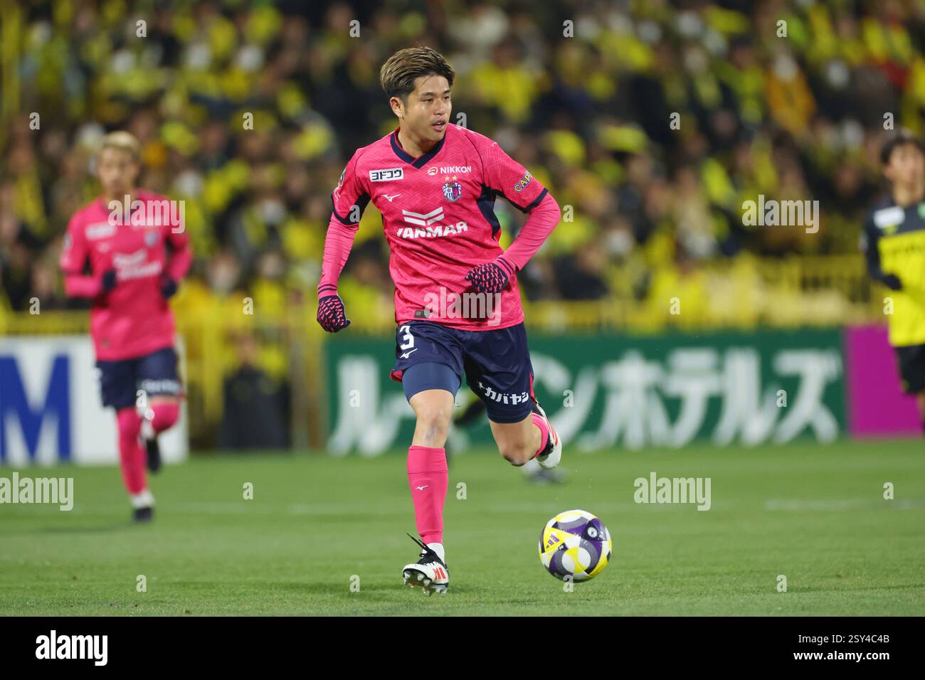 Chiba, Japan. 26th Feb, 2025. Ryosuke Shindo (Cerezo) Football/Soccer : 2025 J1 League match ...